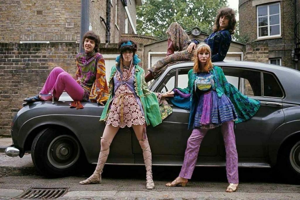 Hippies: the Influence of Music on Fashion in the 1960s - Vintage-Retro