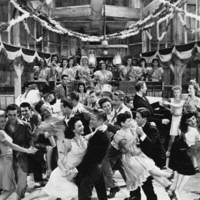 What to Wear for a 1940s Party? - Vintage-Retro