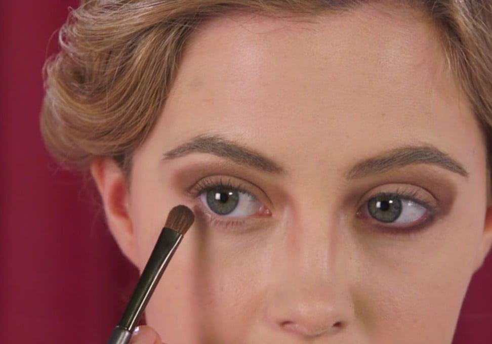 How to Apply the 1920s Flapper Girl Makeup - Vintage-Retro